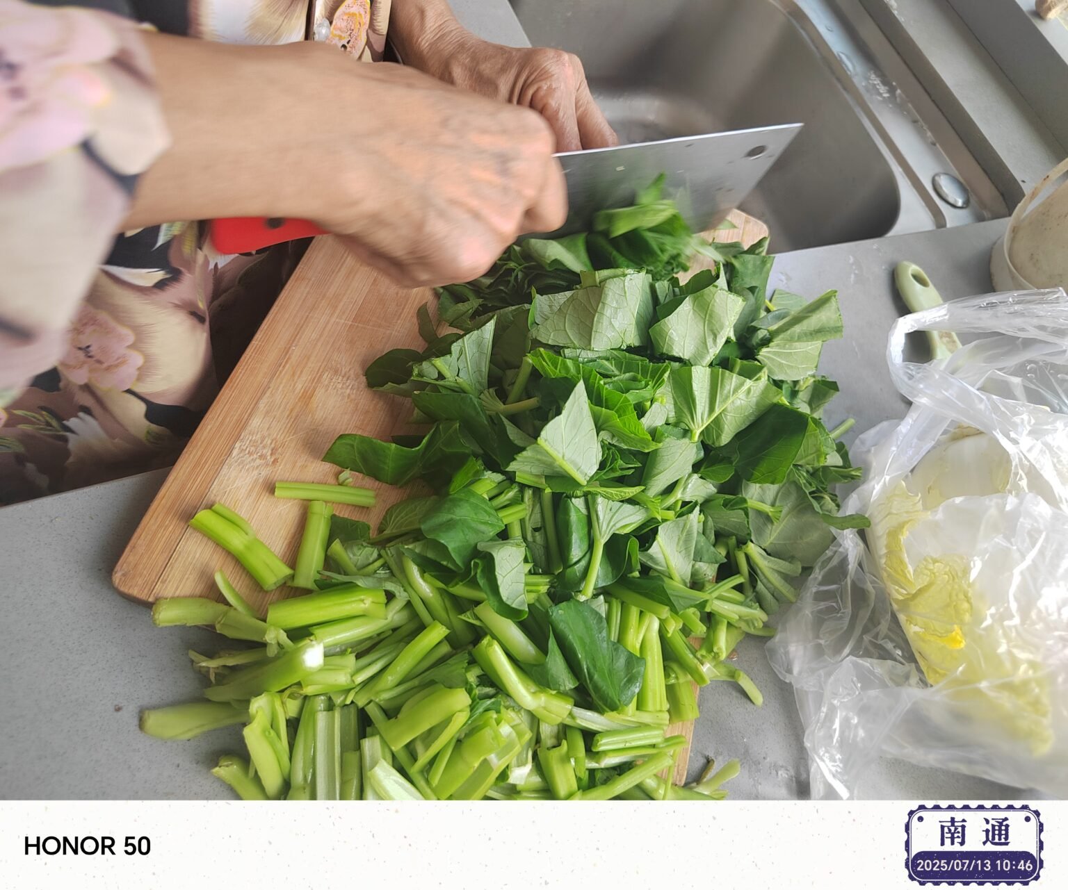 Stir-Fried Water Spinach - homecookedchina